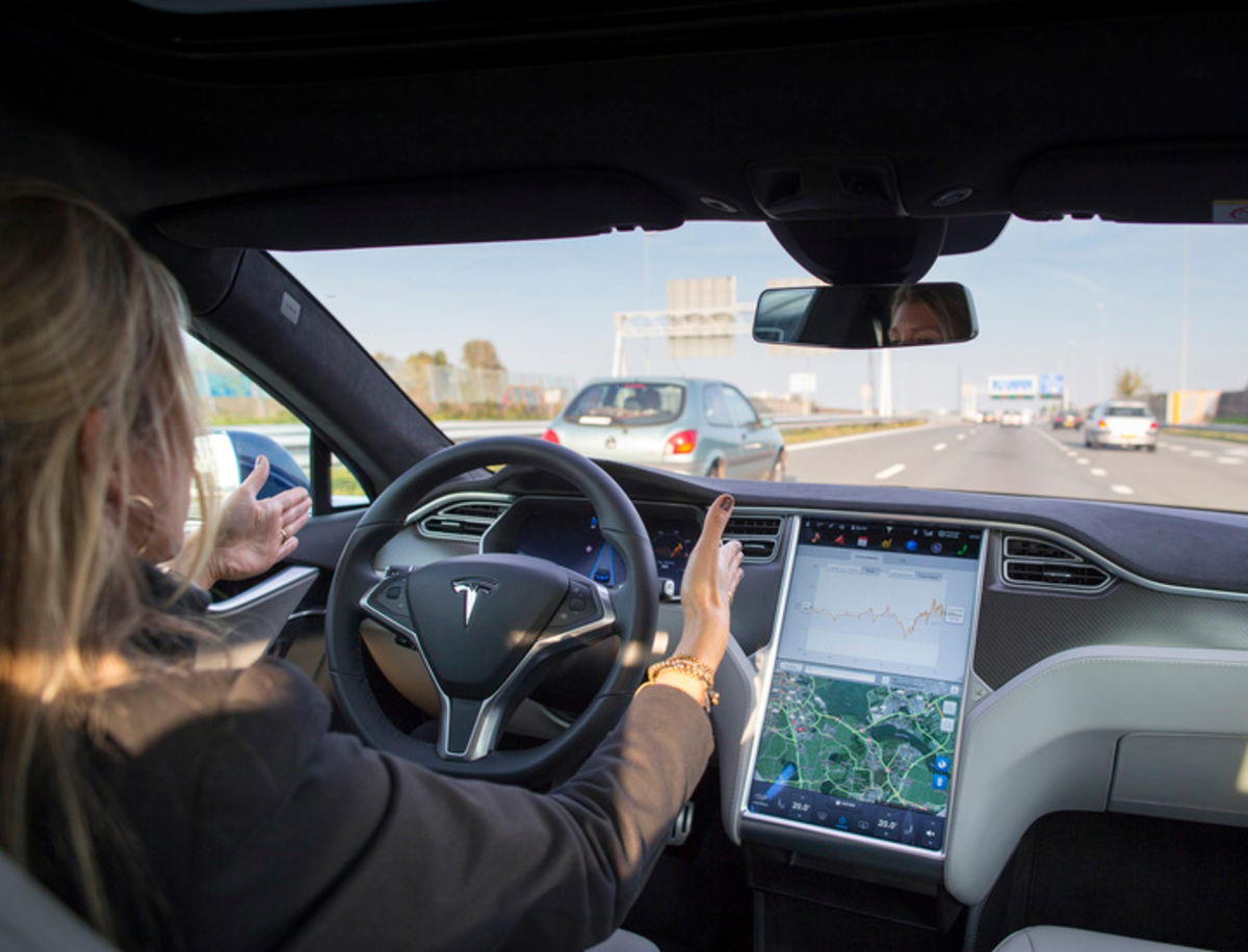 El Autopilot de Tesla será revolucionario en 2018