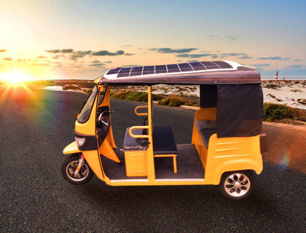 El tuk-tuk eléctrico con paneles solares ya es una realidad