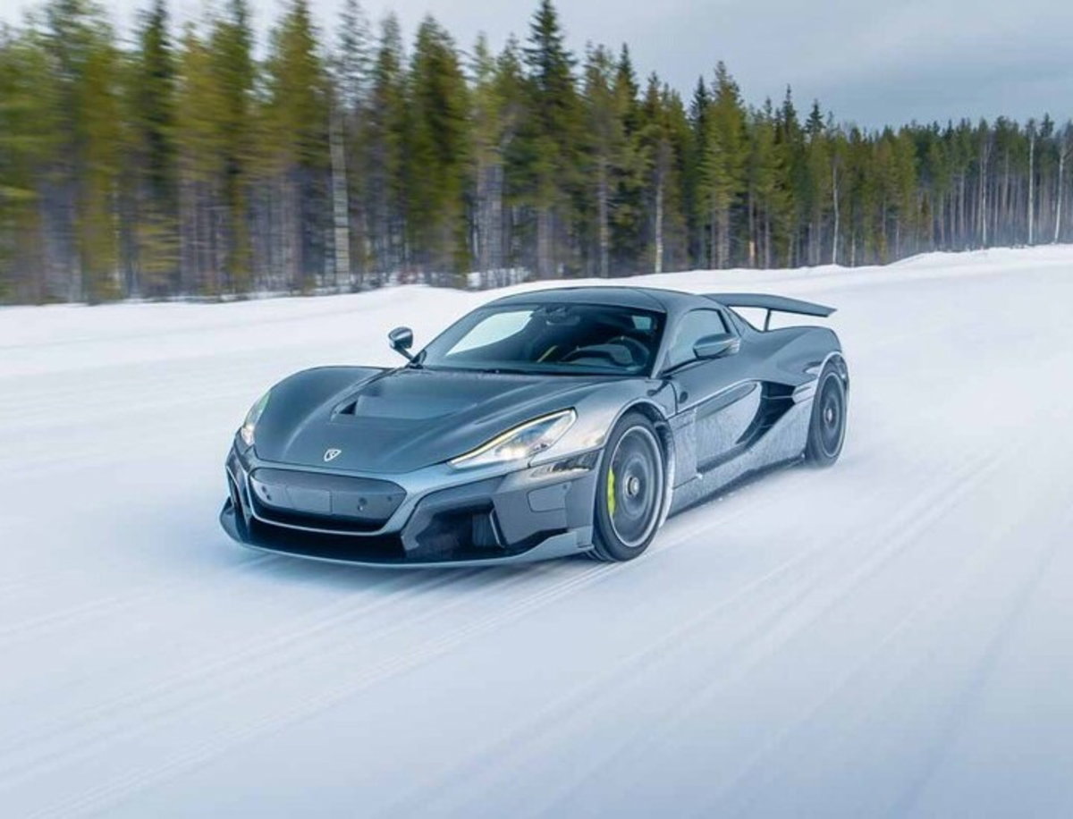 Así se mueve el Rimac Nevera en el Círculo Polar Ártico
