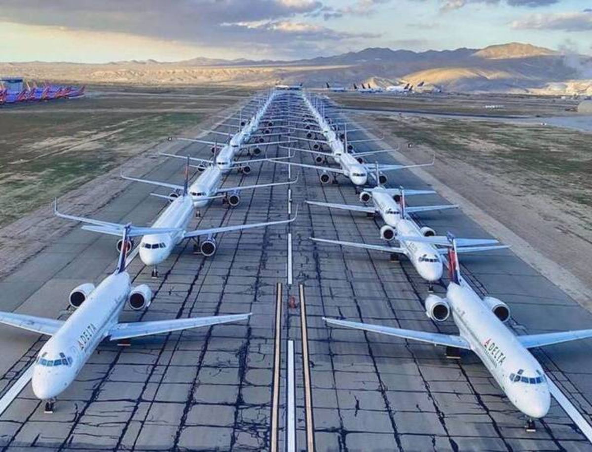 ¿Por qué los aviones son blancos? 4 razones que lo justifican