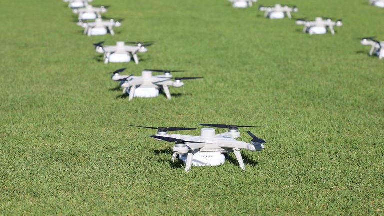 Este espectáculo de drones ha acabado en desastre: más de 100.000 dólares en material hundido en ...