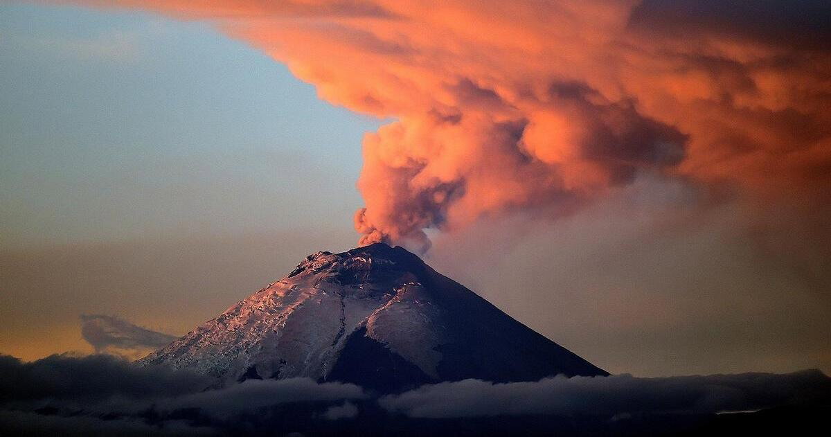 El volcán más grande del mundo ha erupcionado de nuevo: así se ha ...