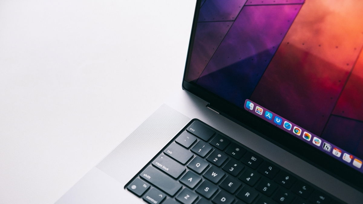 Apple quiere añadir una pantalla táctil OLED en sus nuevos MacBook, y ...