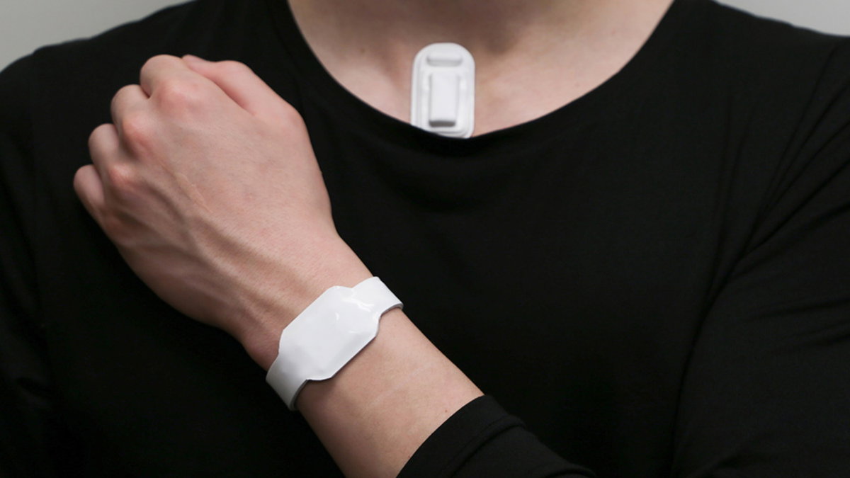 Este collar inteligente te avisa cuando debes callarte, y lo hace por ...