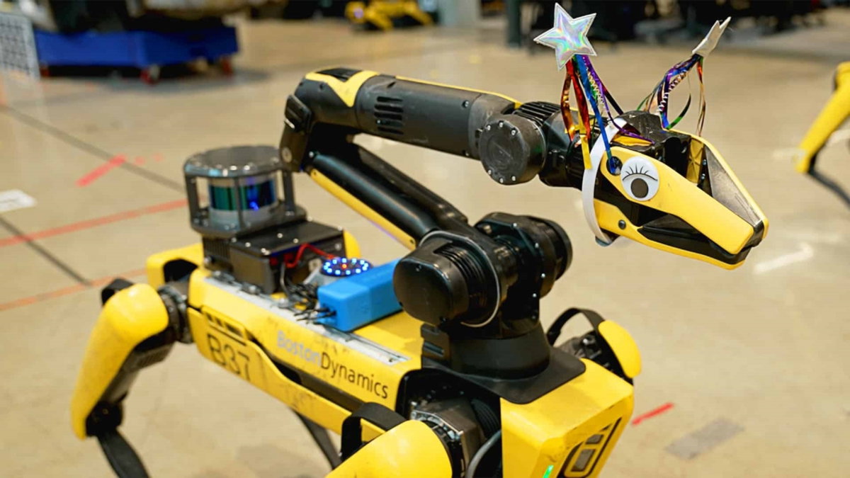 Cómo Boston Dynamics usó ChatGPT para darle voz y convertir en guía a ...