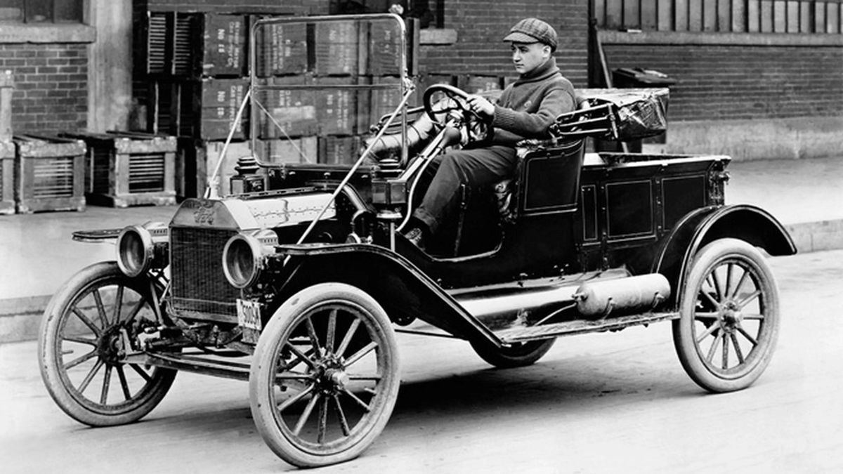 Por qué el Ford T de Henry Ford fue el primer coche que sacudió la ...