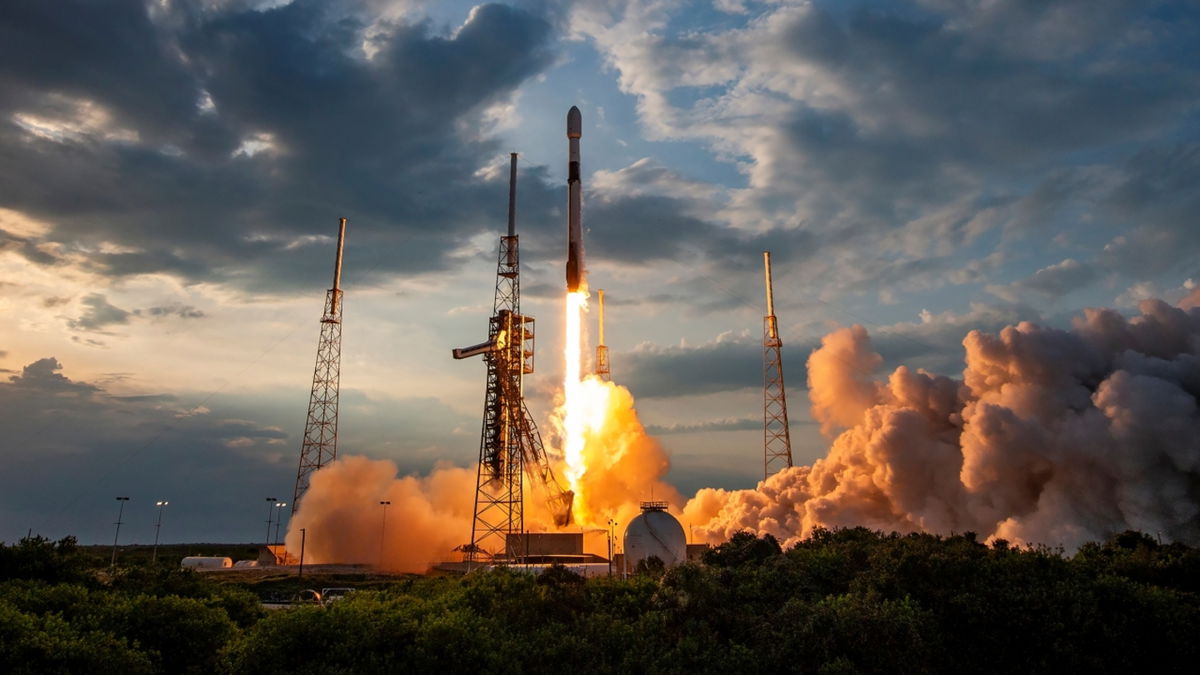 Una explosión en el cohete Falcon 9 de SpaceX provoca la pérdida de ...