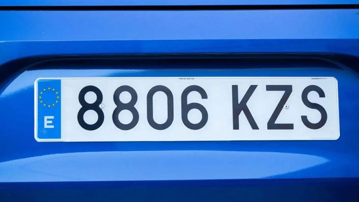 Cuándo es legal cambiar la matrícula del coche y cómo se hace